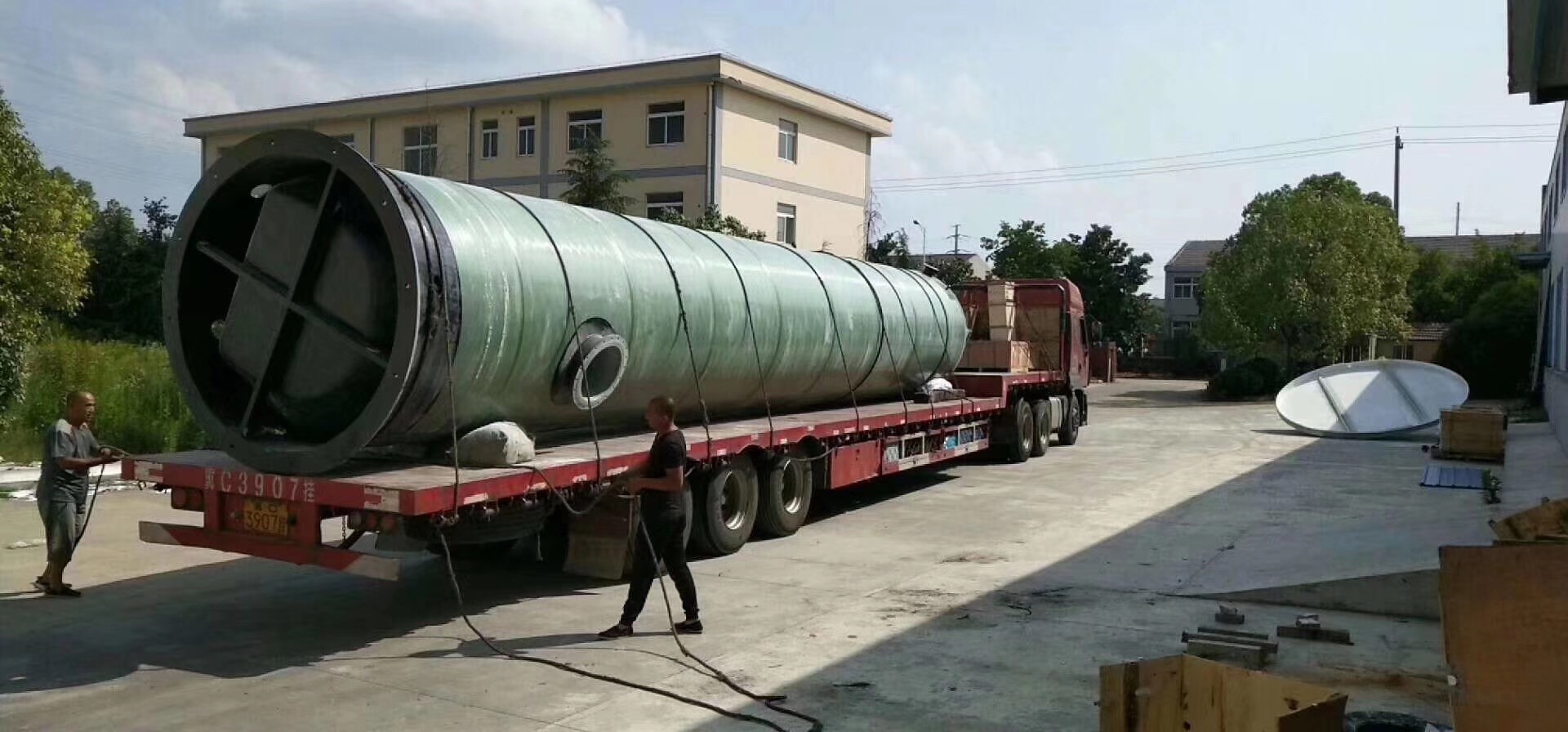 Integrated precast pump station material on FRP 2 seage pumps with ...